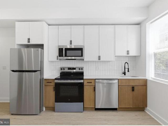 2 Br, 2 bath, Condo 4021 Brown St