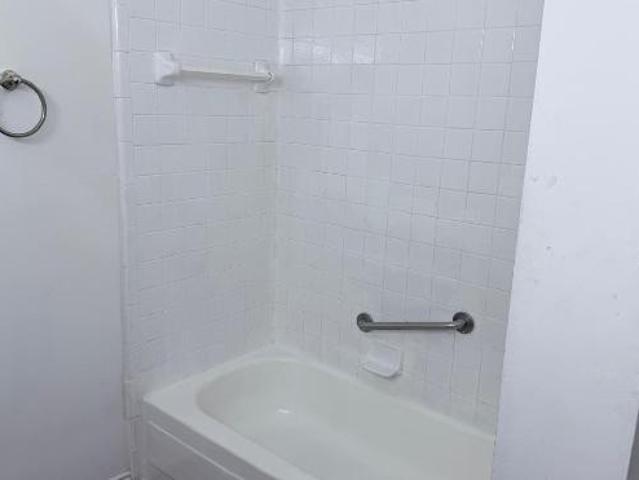 2 Br, 2 bath, Condo 4037 Hearthstone Dr