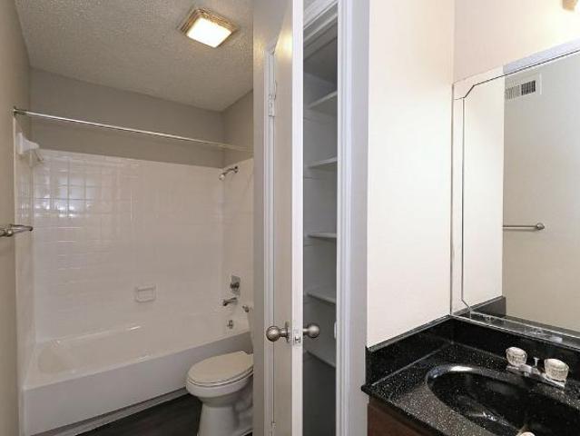 2 Br, 2 bath, Condo 4041 Medical Dr