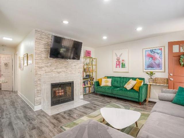 2 Br, 2 bath, Condo 4075 Marlborough Ave
