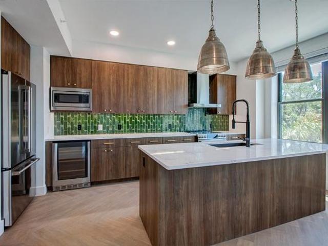 2 Br, 2 bath, Condo 408 SW University Ave