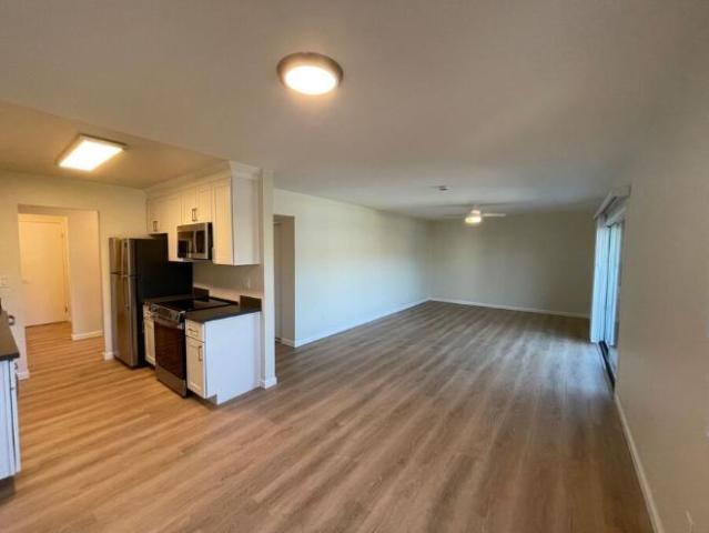 2 Br, 2 bath, Condo 410 Evelyn Ave
