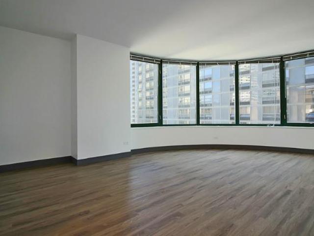 2 Br, 2 bath, Condo 413 E Ohio