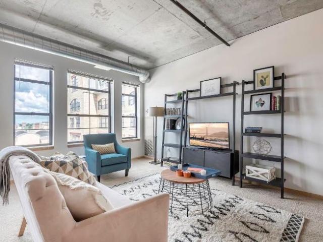 2 Br, 2 bath, Condo 415 1st St N