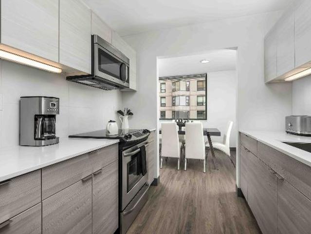 2 Br, 2 bath, Condo 415 E Ohio St