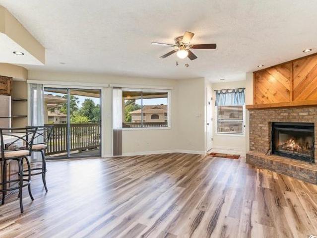 2 Br, 2 bath, Condo 4210 Pinehurst Cir
