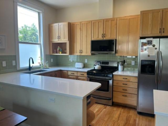 2 Br, 2 bath, Condo 424 E 1st Ave