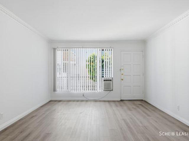 2 Br, 2 bath, Condo 426 S Rexford Dr