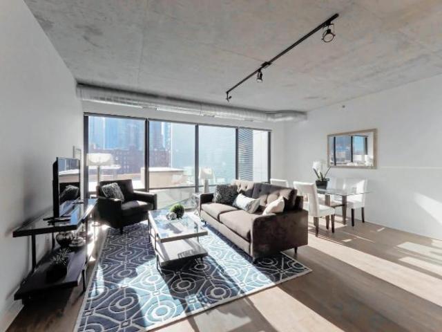2 Br, 2 bath, Condo 427 East Ohio St
