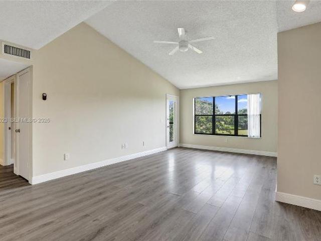 2 Br, 2 bath, Condo 4281 W Mcnab Rd