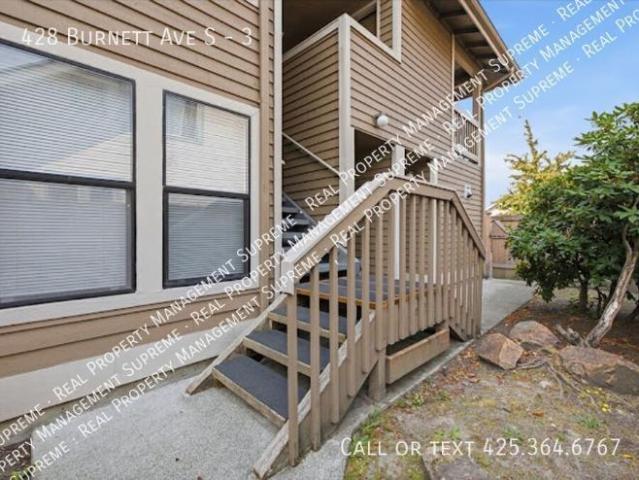 2 Br, 2 bath, Condo 428 Burnett Ave S