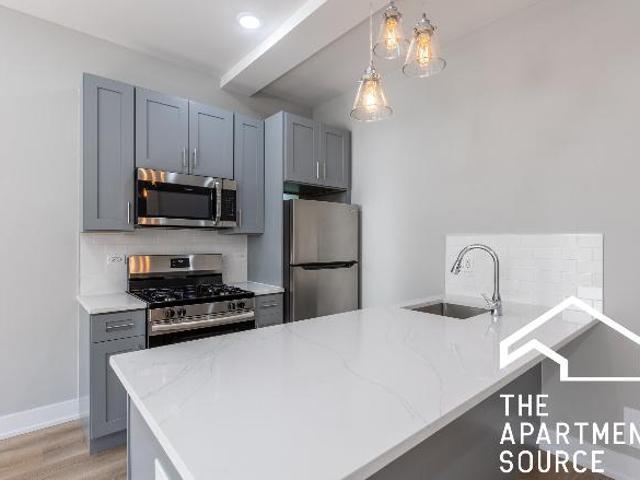 2 Br, 2 bath, Condo 428 West Belden Ave