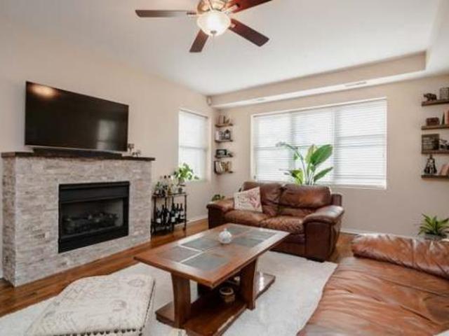 2 Br, 2 bath, Condo 4301 North Troy