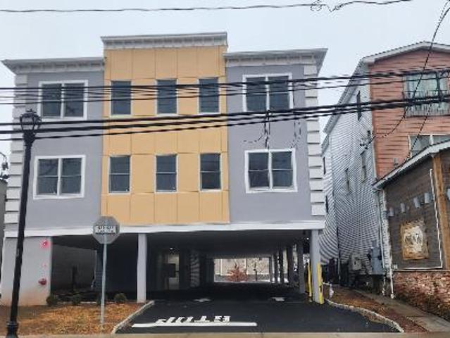 2 Br, 2 bath, Condo 431 Morris Ave