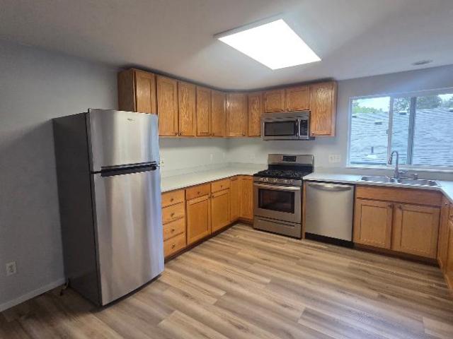 2 Br, 2 bath, Condo 432 NE Seward Ave Unit B