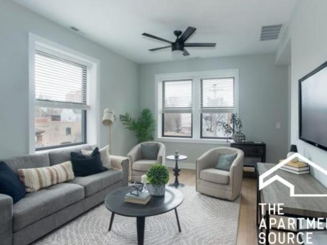 2 Br, 2 bath, Condo 4407 N Seeley Ave