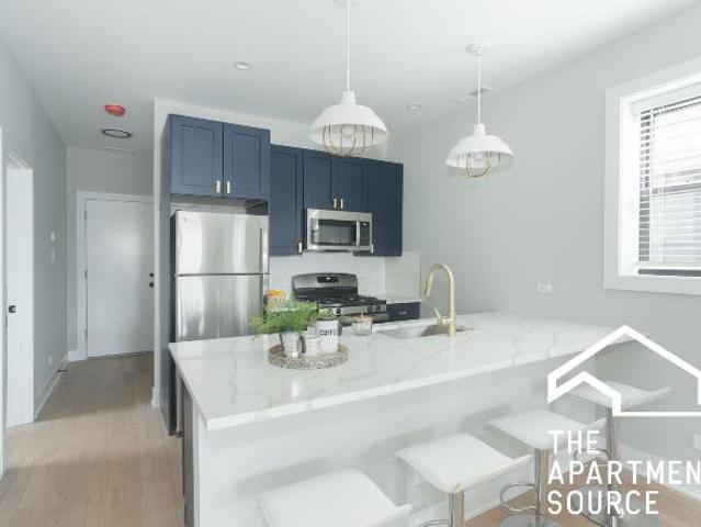 2 Br, 2 bath, Condo 4409 North Seeley Ave