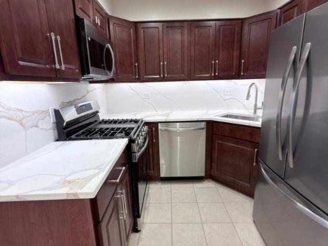 2 Br, 2 bath, Condo 440 N State St