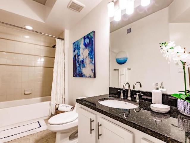 2 Br, 2 bath, Condo 440 Ne 4th Ave