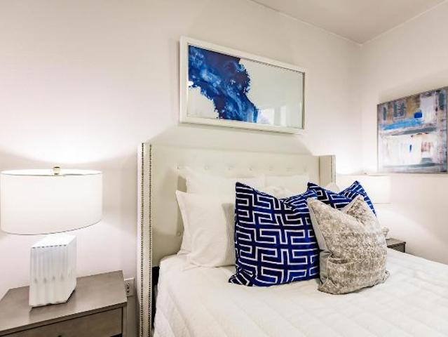2 Br, 2 bath, Condo 440 Ne 4th Ave