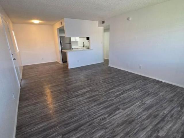 2 Br, 2 bath, Condo 4416 N 35th Ave