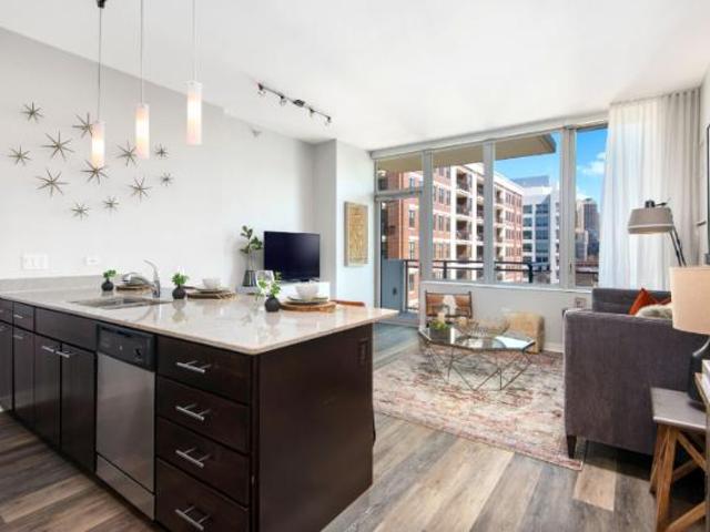 2 Br, 2 bath, Condo 447 W Huron