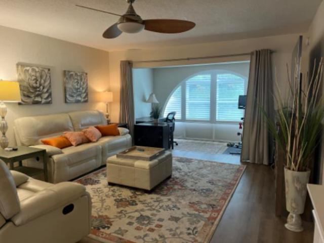 2 Br, 2 bath, Condo 4480 Overlook Drive Ne