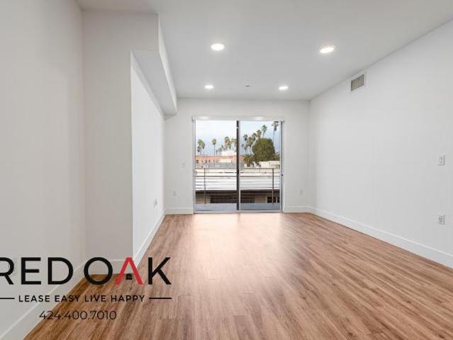2 Br, 2 bath, Condo 453 S Kenmore Ave