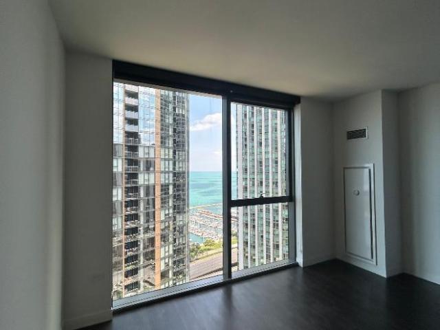 2 Br, 2 bath, Condo 458 E Waterside