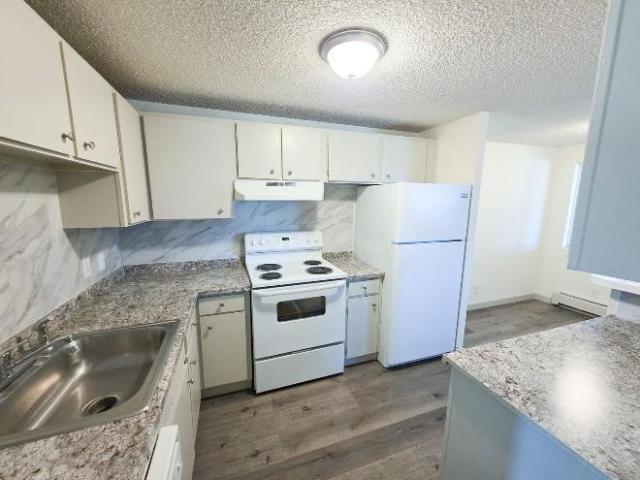 2 Br, 2 bath, Condo 45 Bonnymede Road