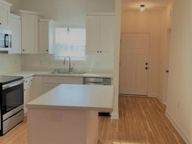 2 Br, 2 bath, Condo 4616 Crossing Court