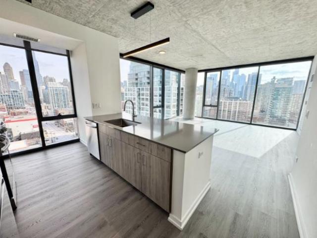 2 Br, 2 bath, Condo 461 W