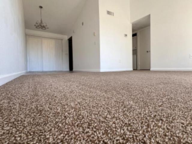 2 Br, 2 bath, Condo 461 W Holmes Ave