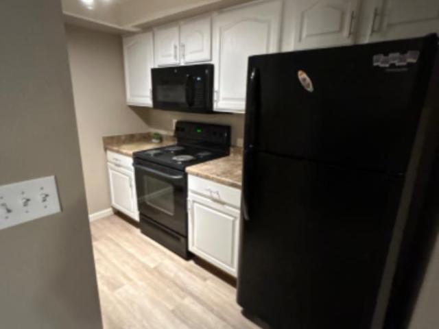 2 Br, 2 bath, Condo 461 W Holmes Ave