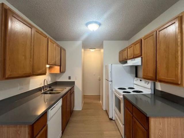 2 Br, 2 bath, Condo 4631 Sw Luradel St