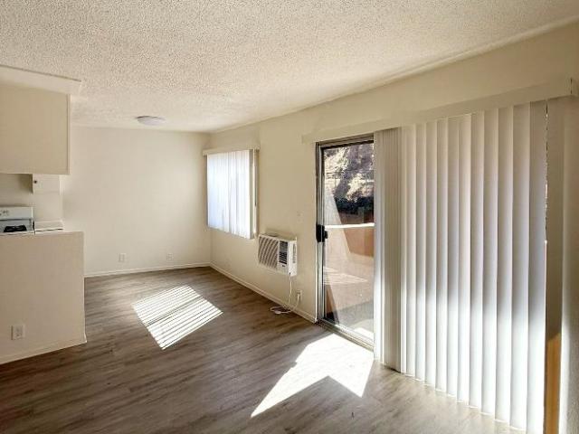 2 Br, 2 bath, Condo 4688 S Huntington Dr