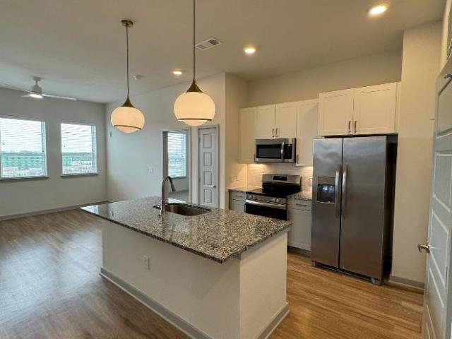 2 Br, 2 bath, Condo 4700 Lakeside Holw St