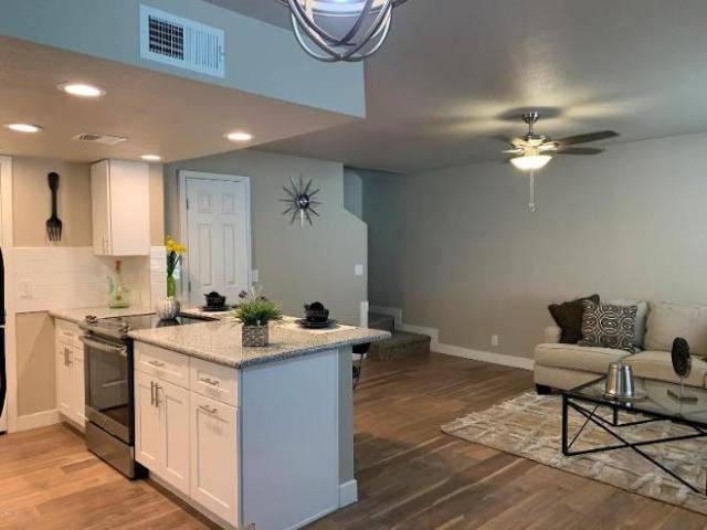 2 Br, 2 bath, Condo 4710 E Portland St