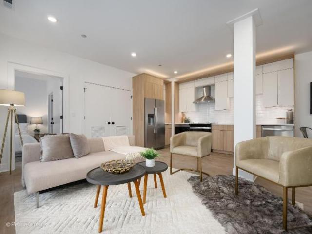 2 Br, 2 bath, Condo 4713 N Clark St
