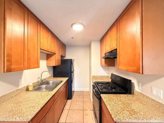 2 Br, 2 bath, Condo 475 South E St