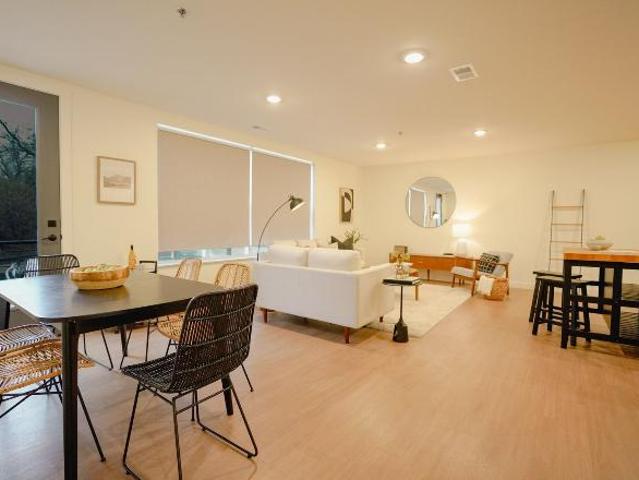 2 Br, 2 bath, Condo 476 Taylor Avenue