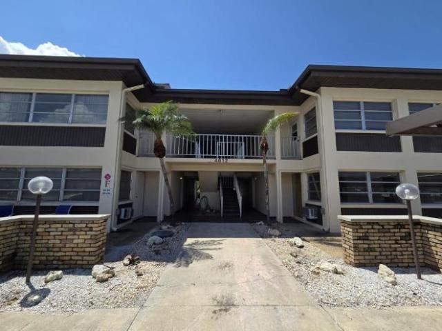 2 Br, 2 bath, Condo 4812 Jasper Dr