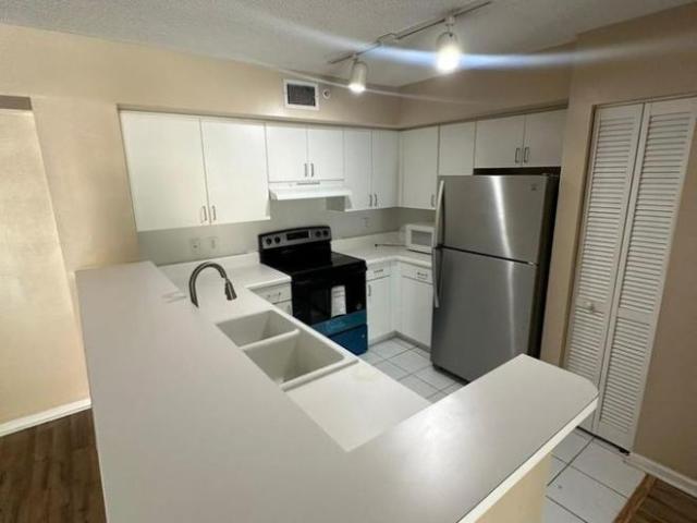 2 Br, 2 bath, Condo 4828 N State Rd