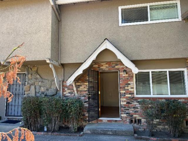 2 Br, 2 bath, Condo 494 Rose Ave