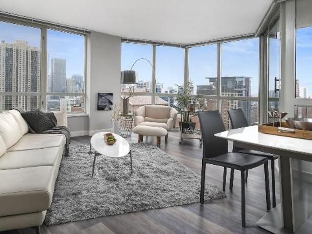 2 Br, 2 bath, Condo 4 E Delaware