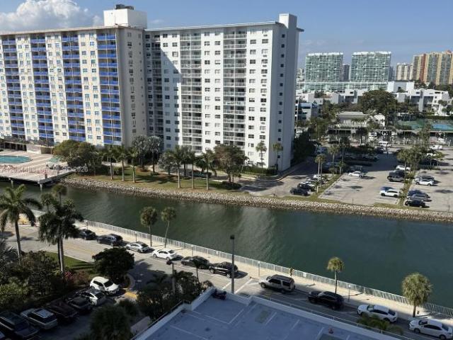 2 Br, 2 bath, Condo 500 Bayview Dr