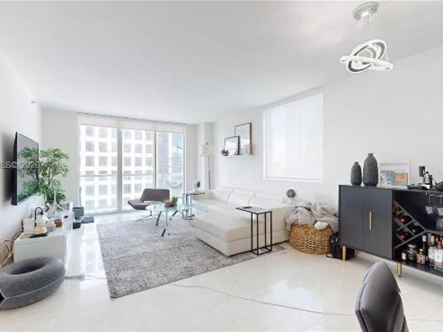 2 Br, 2 bath, Condo 500 Brickell Ave
