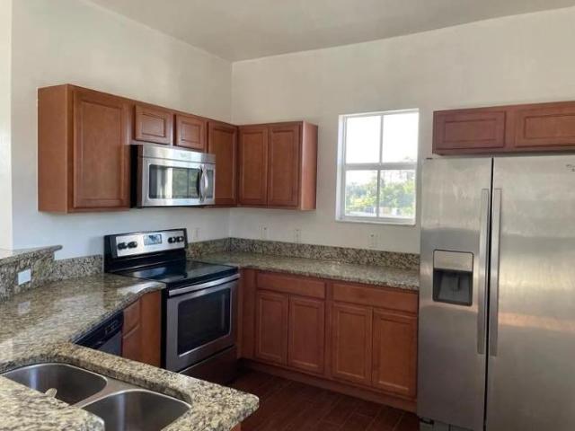 2 Br, 2 bath, Condo 505 W Hickpochee Ave