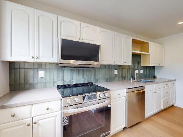 2 Br, 2 bath, Condo 50 Corte Real