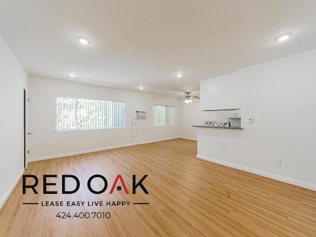 2 Br, 2 bath, Condo 5130 Yarmouth Ave